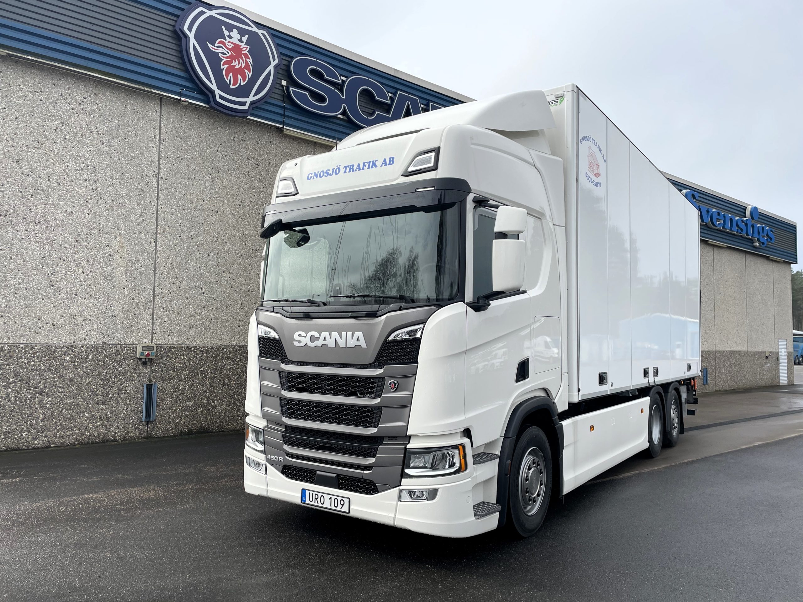 Scania 460R 6x2*4 skåpbil - Svenstigs