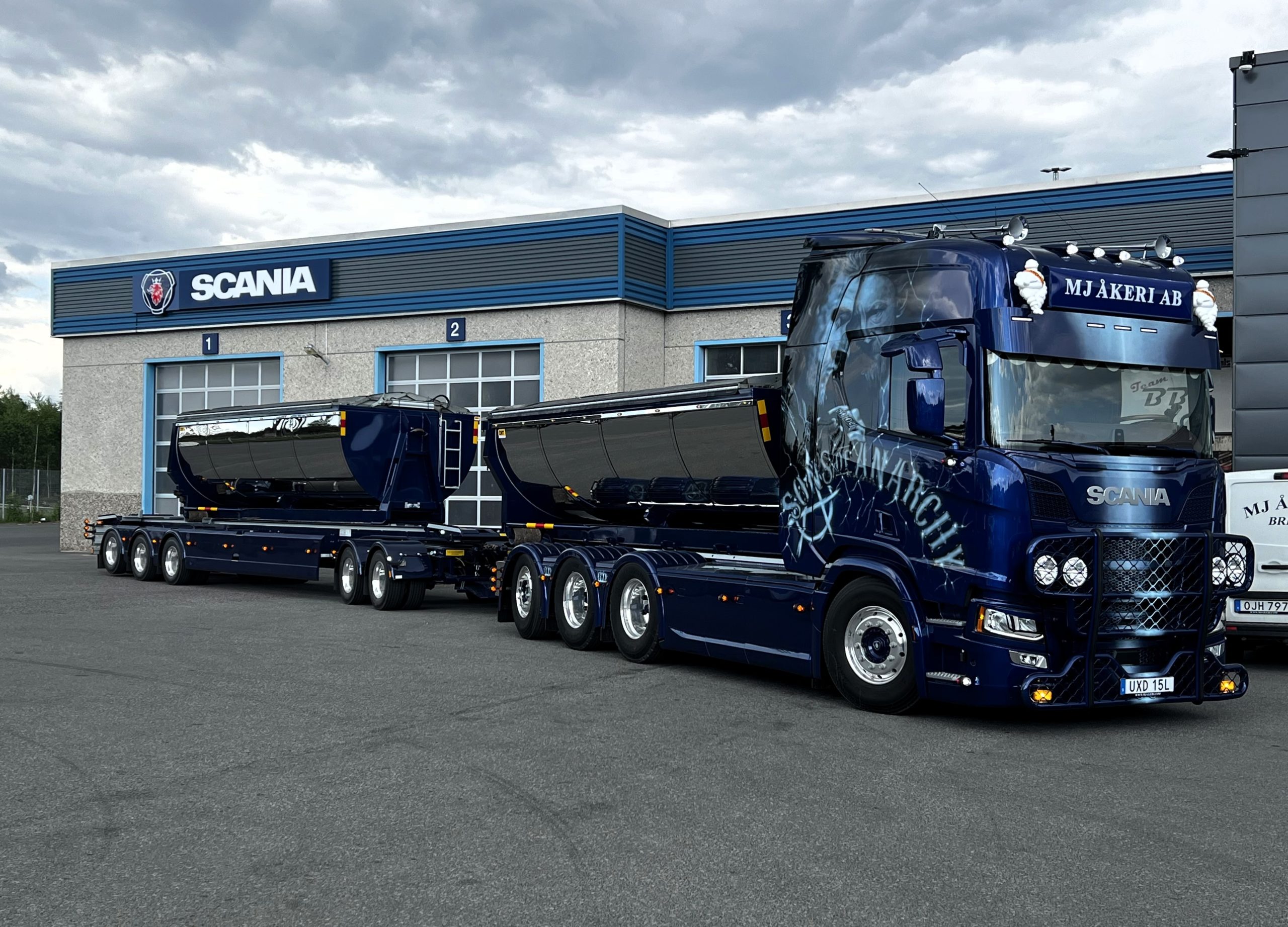 Scania R660 8x4*4 HIAB 24t lastväxlare - Svenstigs