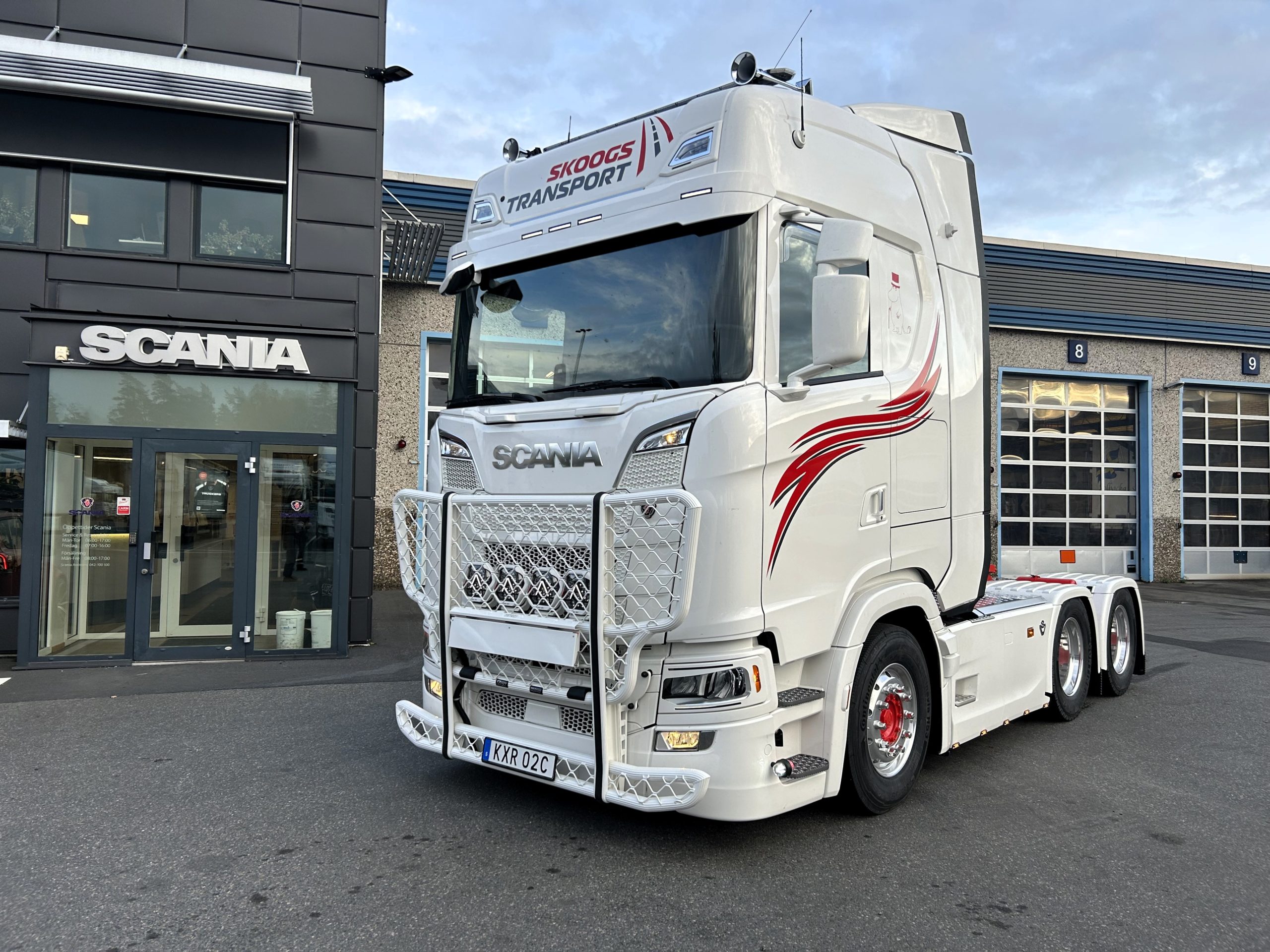 Scania R590 6x4 dragbil m. lyftbar tandem - Svenstigs